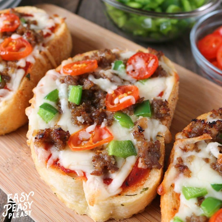 Texas Toast Garlic Bread Pizza For Busy Weeknights - Easy Peasy Pleasy